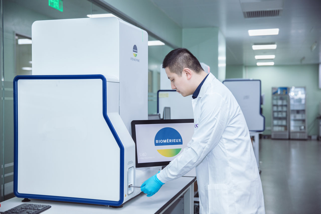 VITEK® MS PRIME | Pioneering Diagnostics